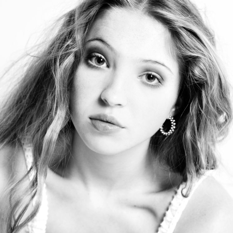 V125 Next Gen: Lila Moss - V Magazine