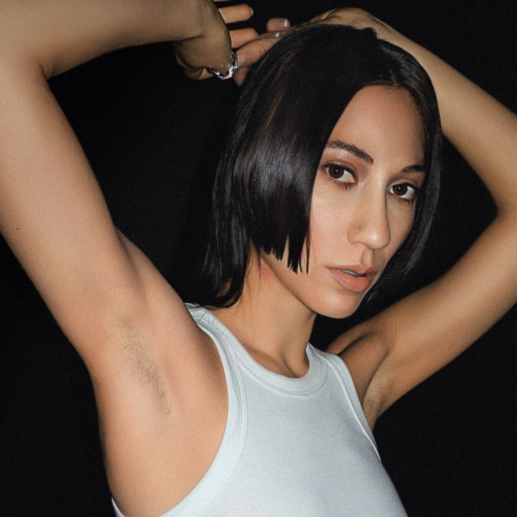 Tei Shi Unveils New Single, "Die 4 Ur Love" - V Magazine