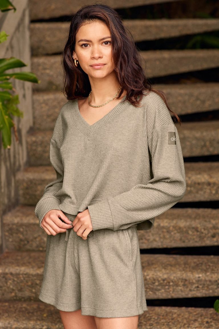 ALO YOGA Just Dropped The Perfect Summer Lounge Set - V Magazine