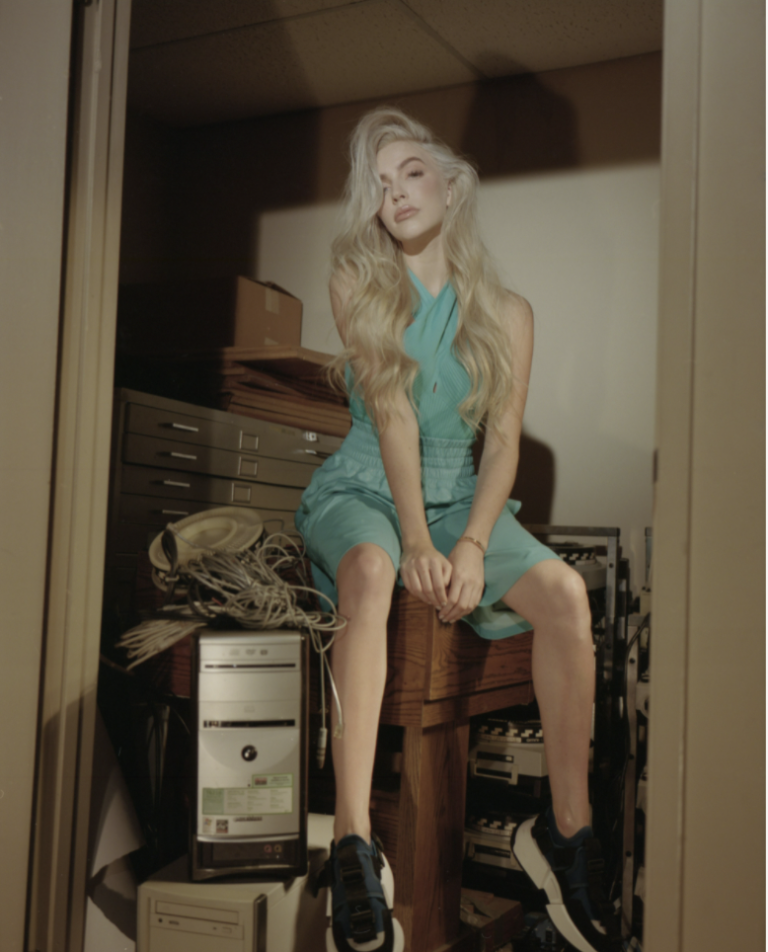 V Wanna Know: Alex Cooper - V Magazine