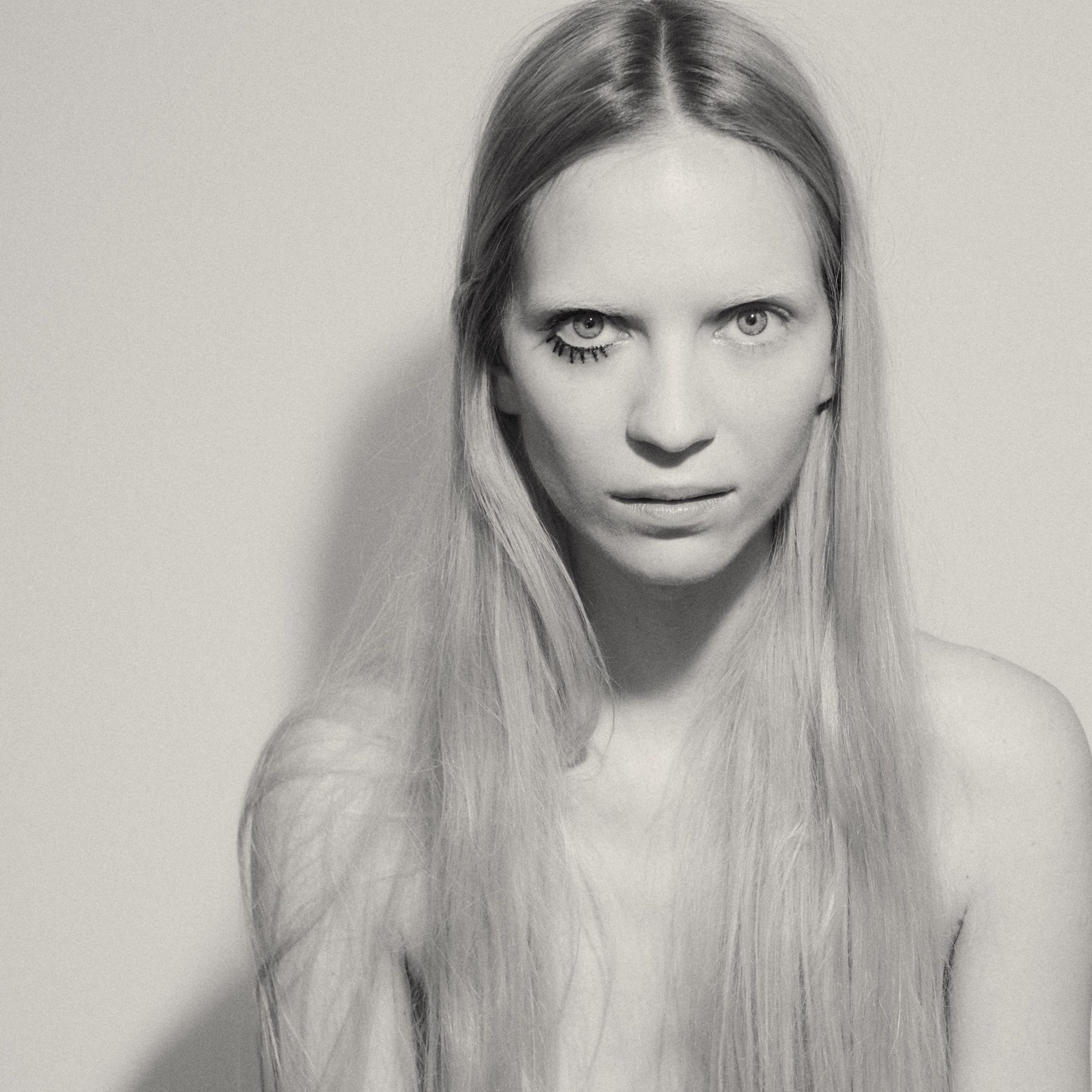 Meet the Singer-Songwriter That’s Transforming Music: Mary Komasa - V ...