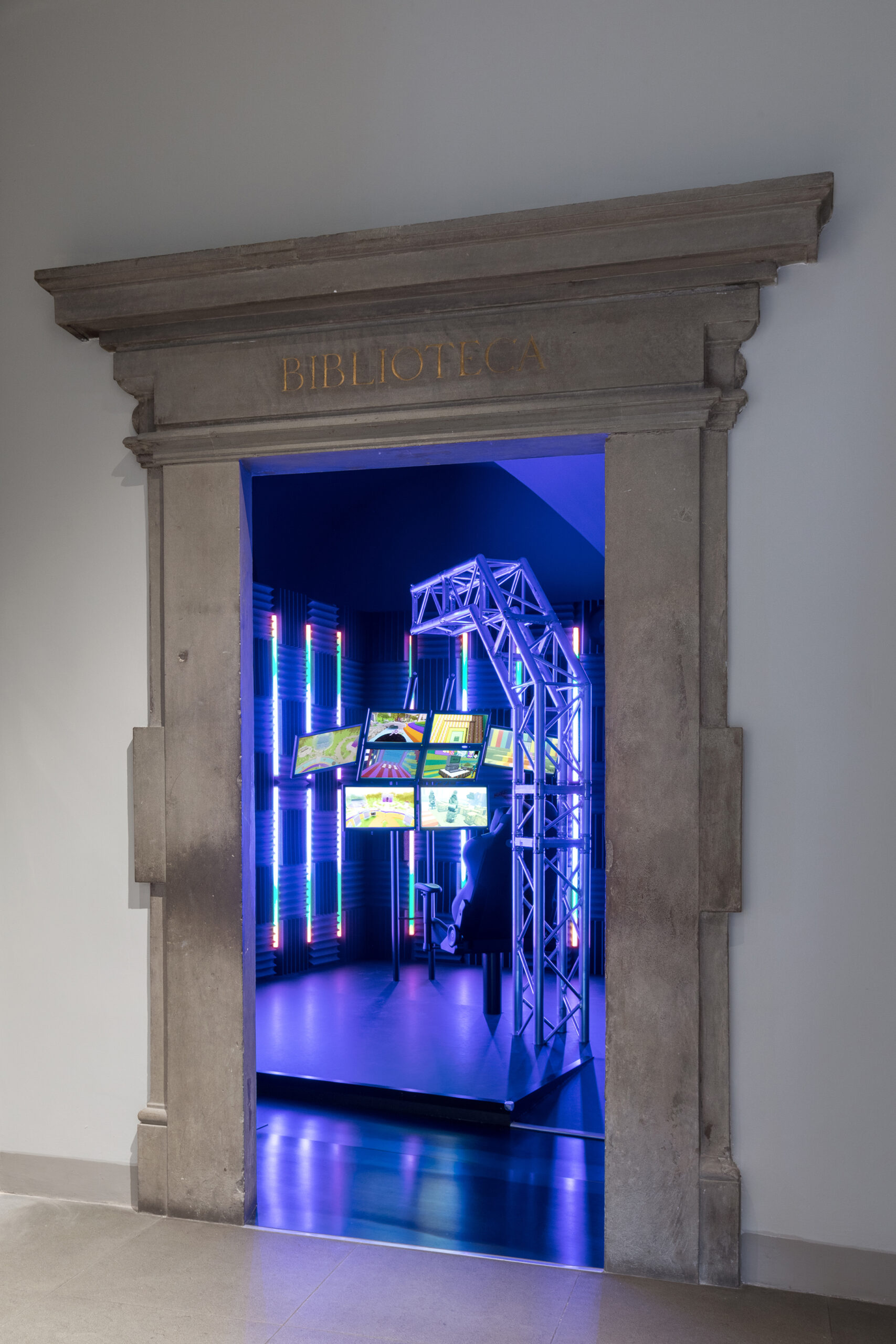 Gucci 'Visions' Exhibition Invites Visitors On A Journey Through Time ...