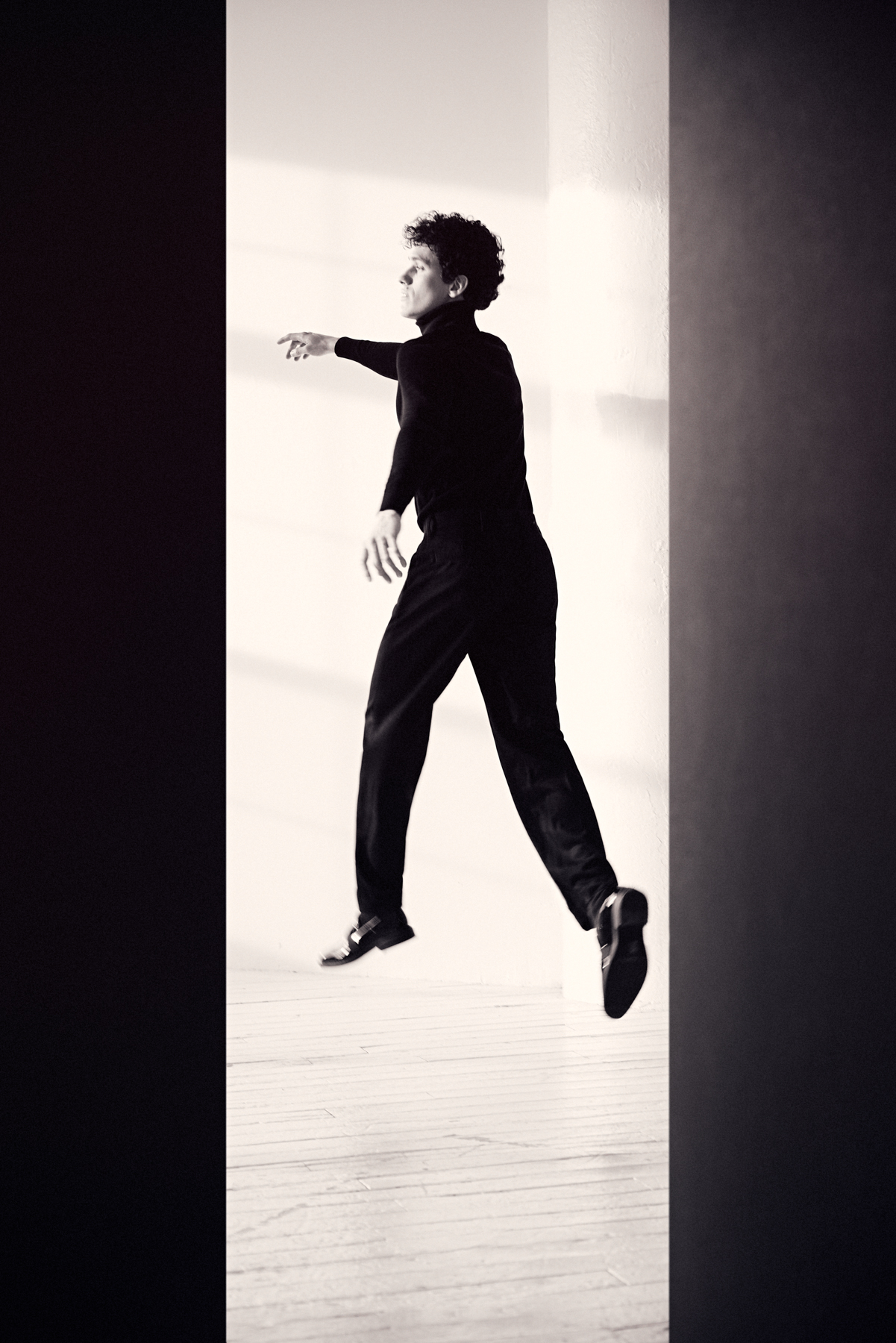 Get To Know Actor Sam Vartholomeos From “The Crowded Room” - V Magazine