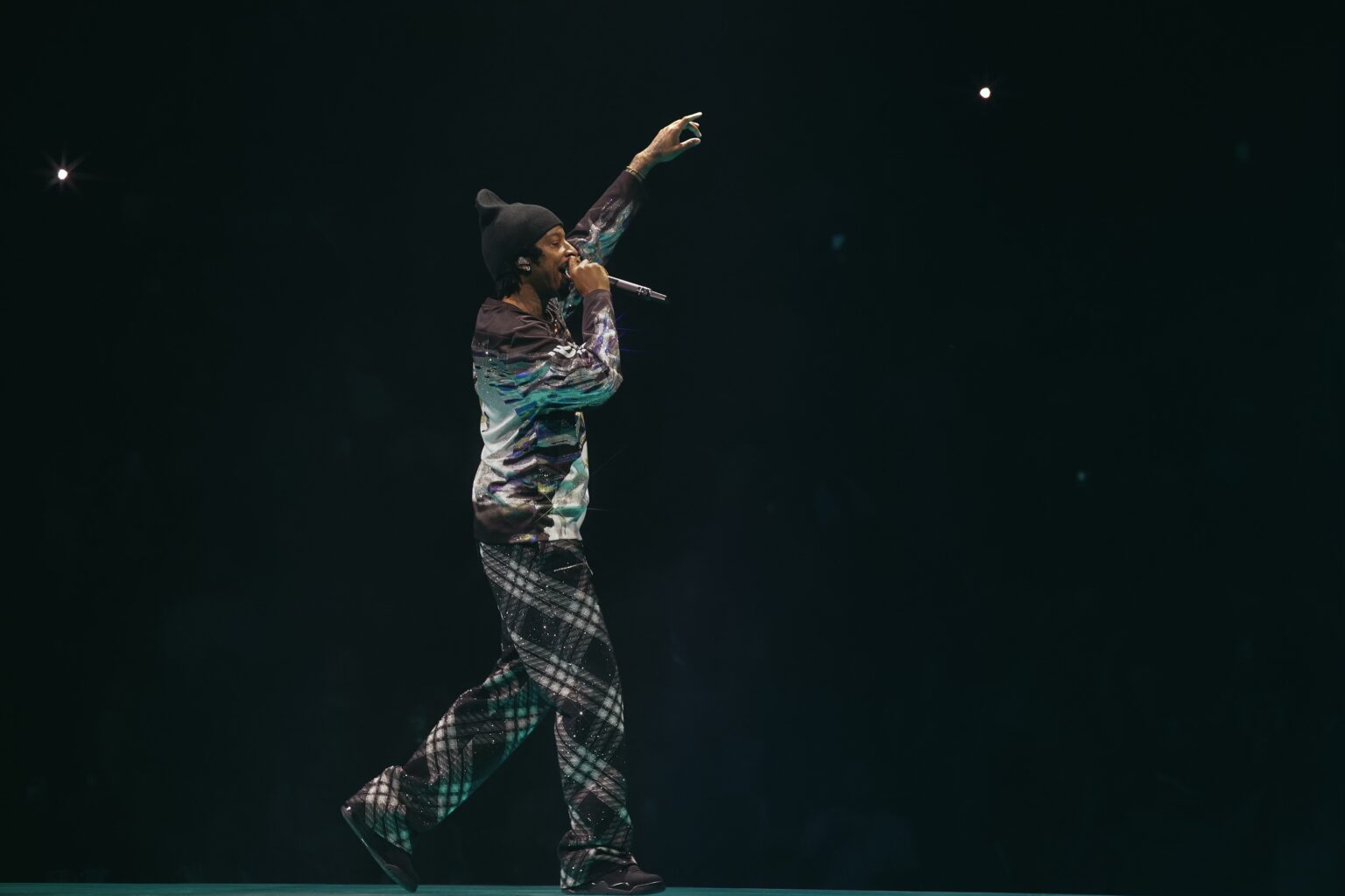 21 Savage Wore Custom Burberry At Madison Square Garden Weekend Show ...