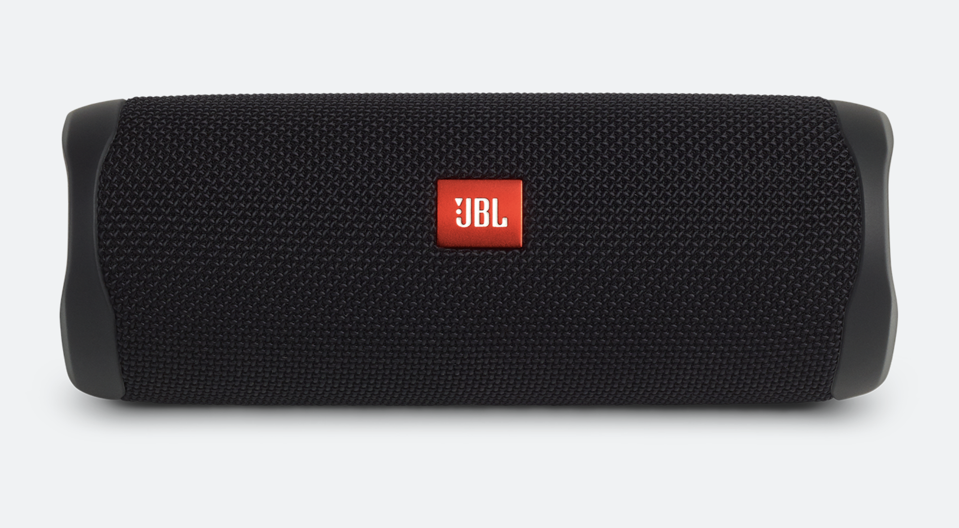 8 Essentials For Your Next Beachside Outing - V Magazine