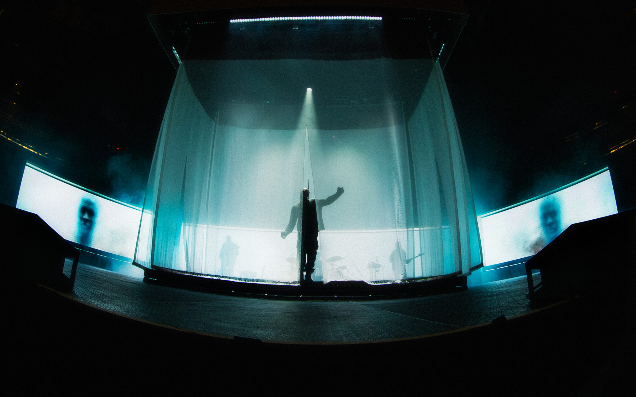 Tour Diary: Daniel Caesar Lights Up Madison Square Garden - V Magazine