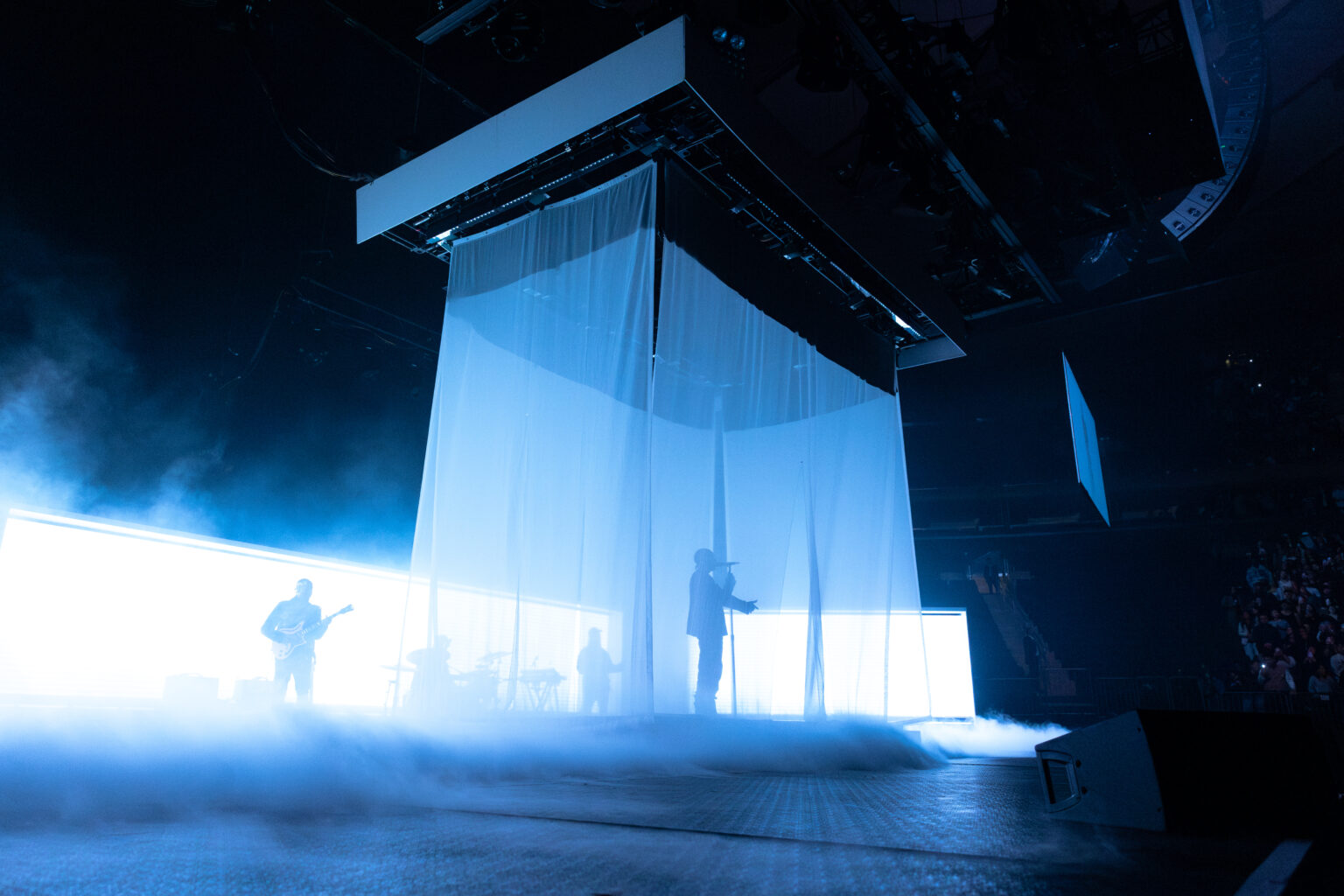 Tour Diary: Daniel Caesar Lights Up Madison Square Garden - V Magazine