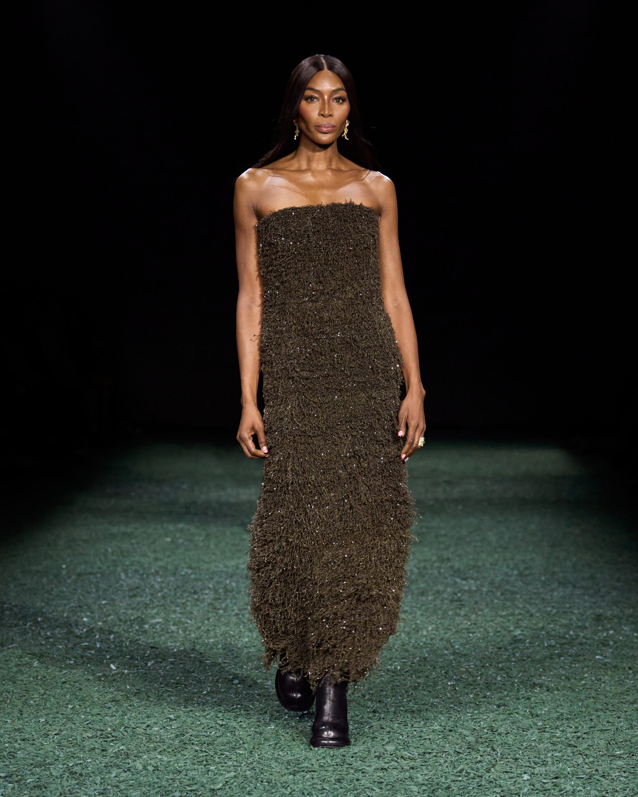 Daniel Lee Brought It Back to the Roots for Burberry’s Fall 2024 ...