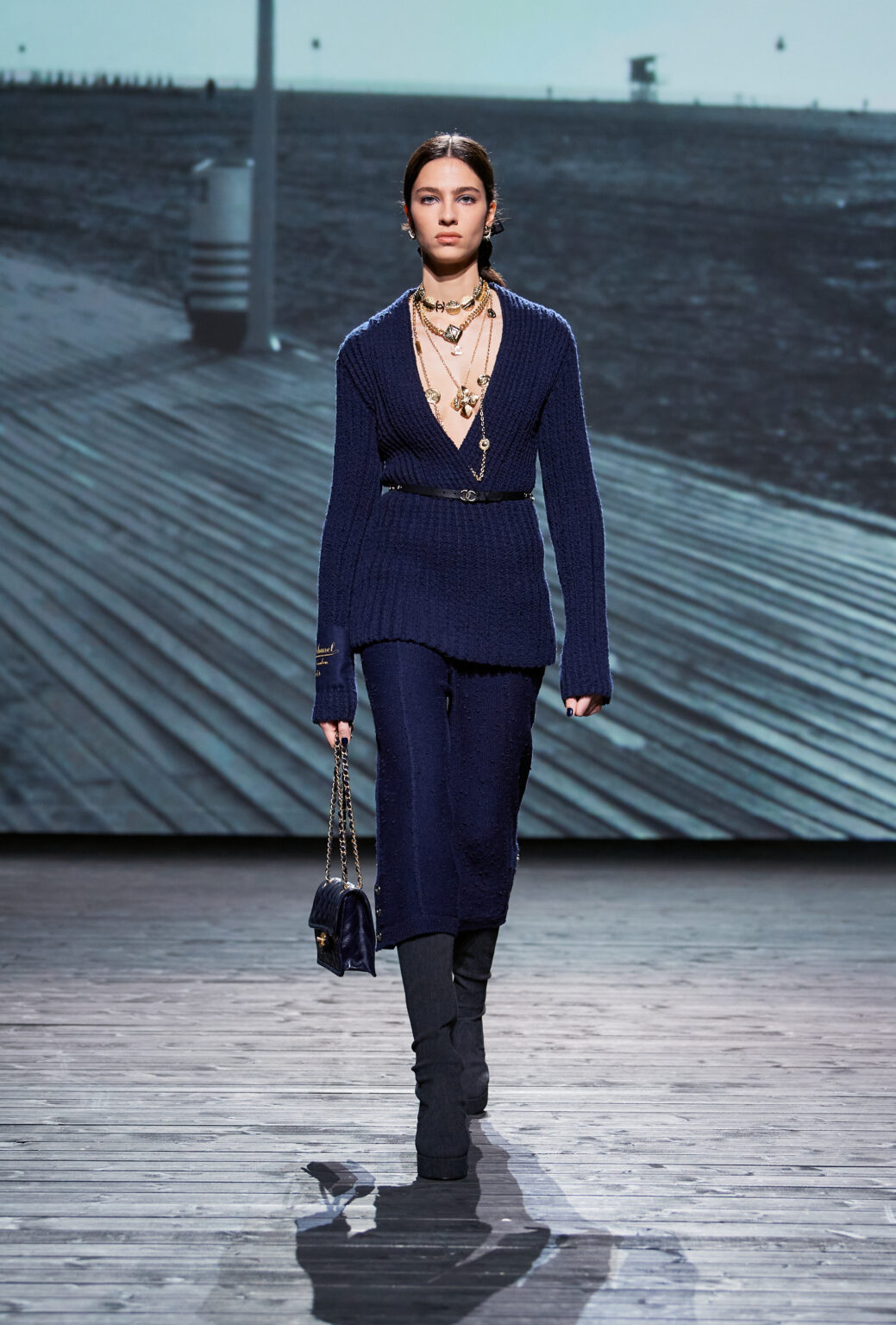 Chanel’s FW24 Collection Echos a 1920s Seaside Fantasy in Deauville - V ...