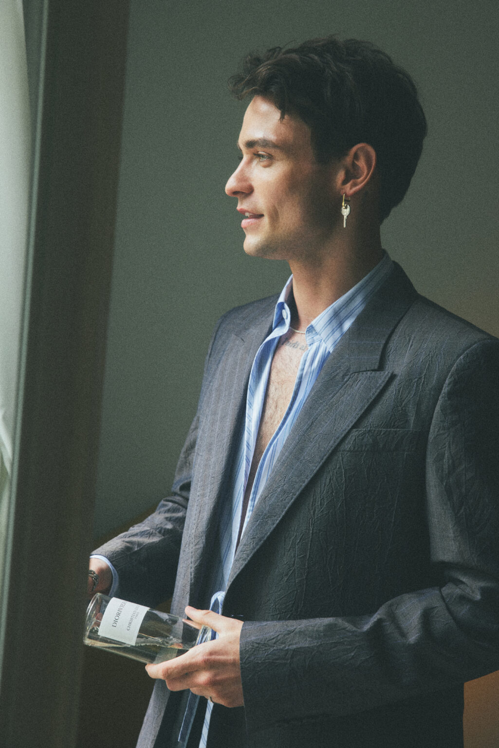 Getting Ready: Thomas Doherty Suits It up for Dior Men’s SS25 Show - V ...