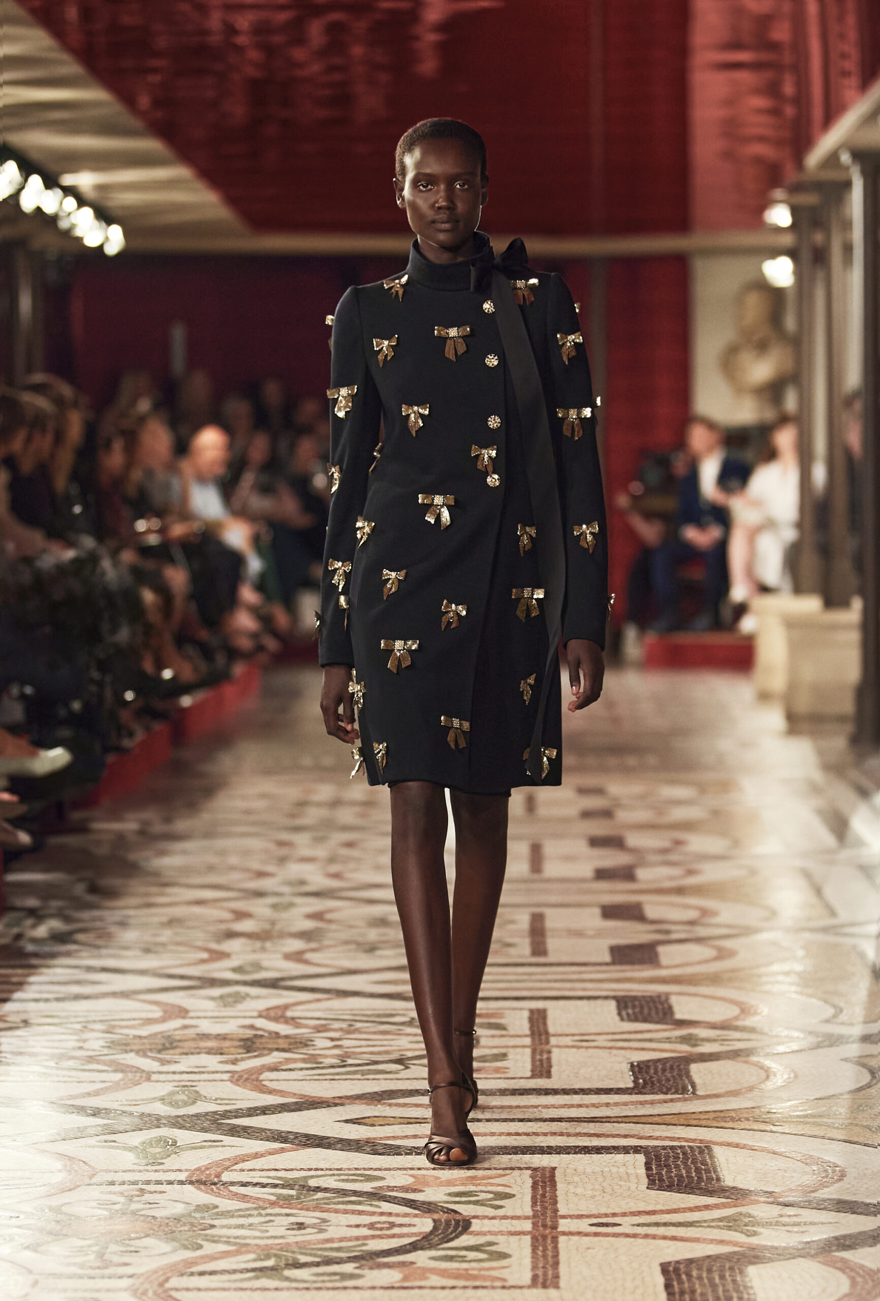 Chanel’s Haute Couture 2024 Collection Spends a Night at the Opera - V ...