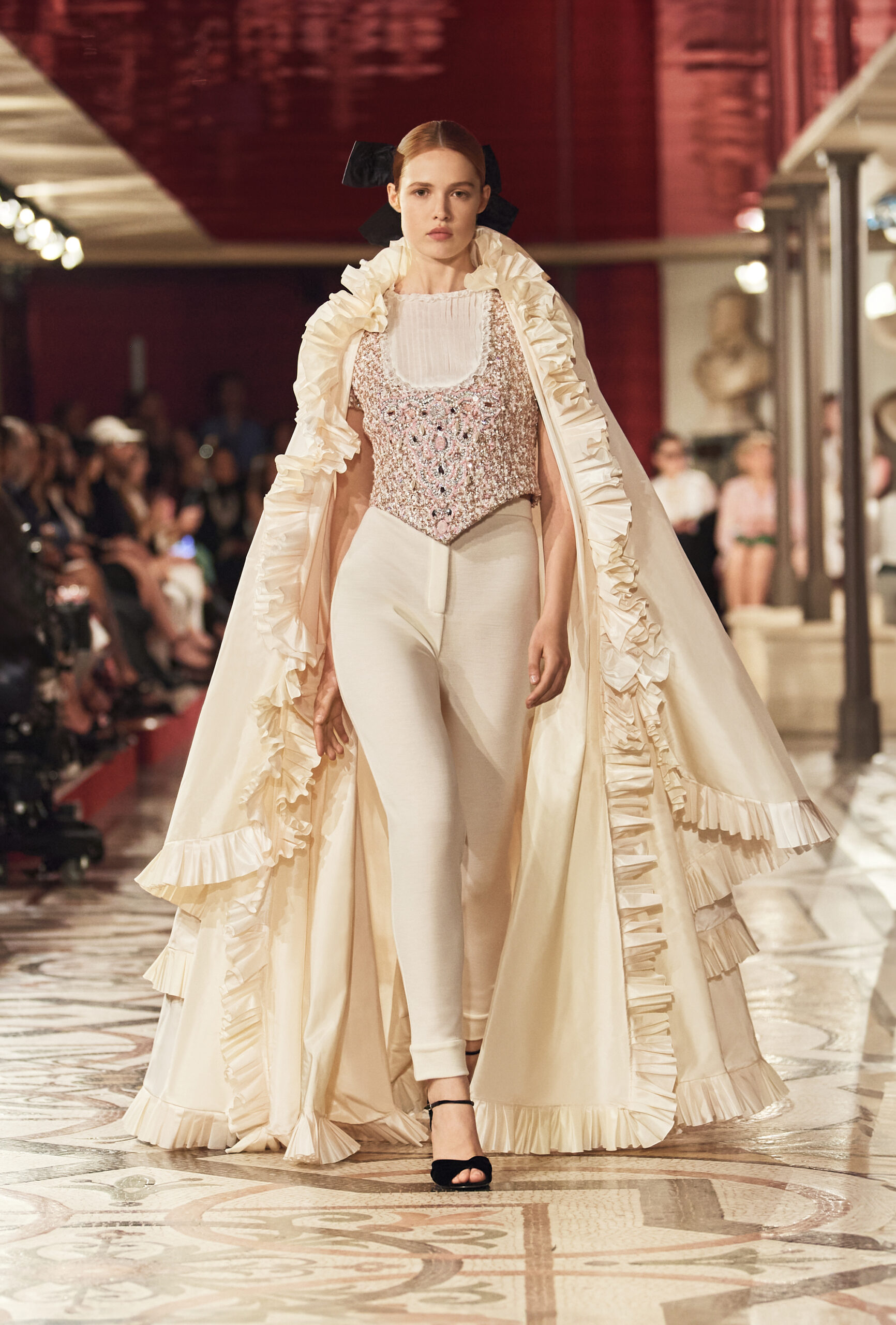 Chanel’s Haute Couture 2024 Collection Spends a Night at the Opera - V ...