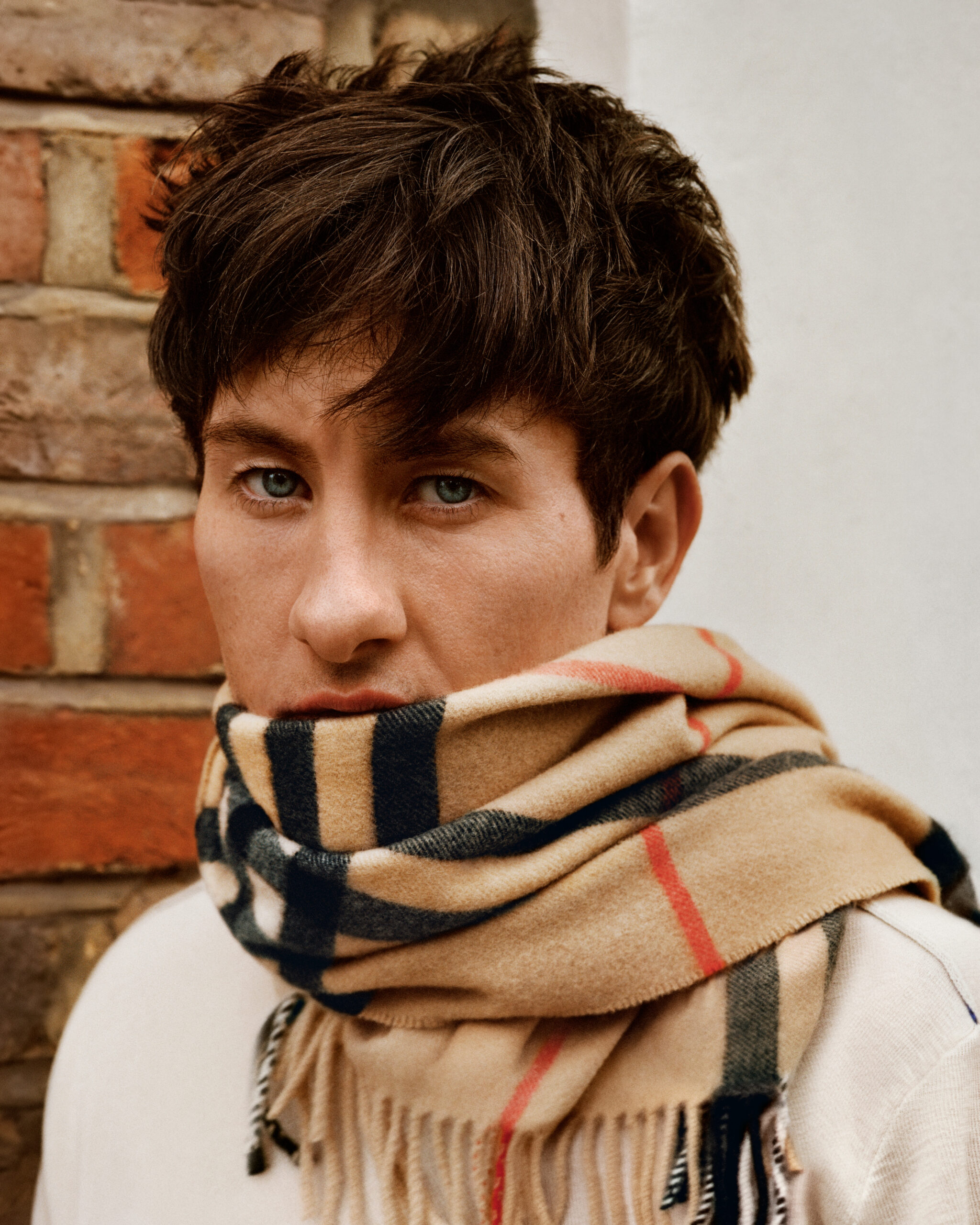 How Burberry’s Check Scarf Became a Symbol of English Craftsmanship - V ...