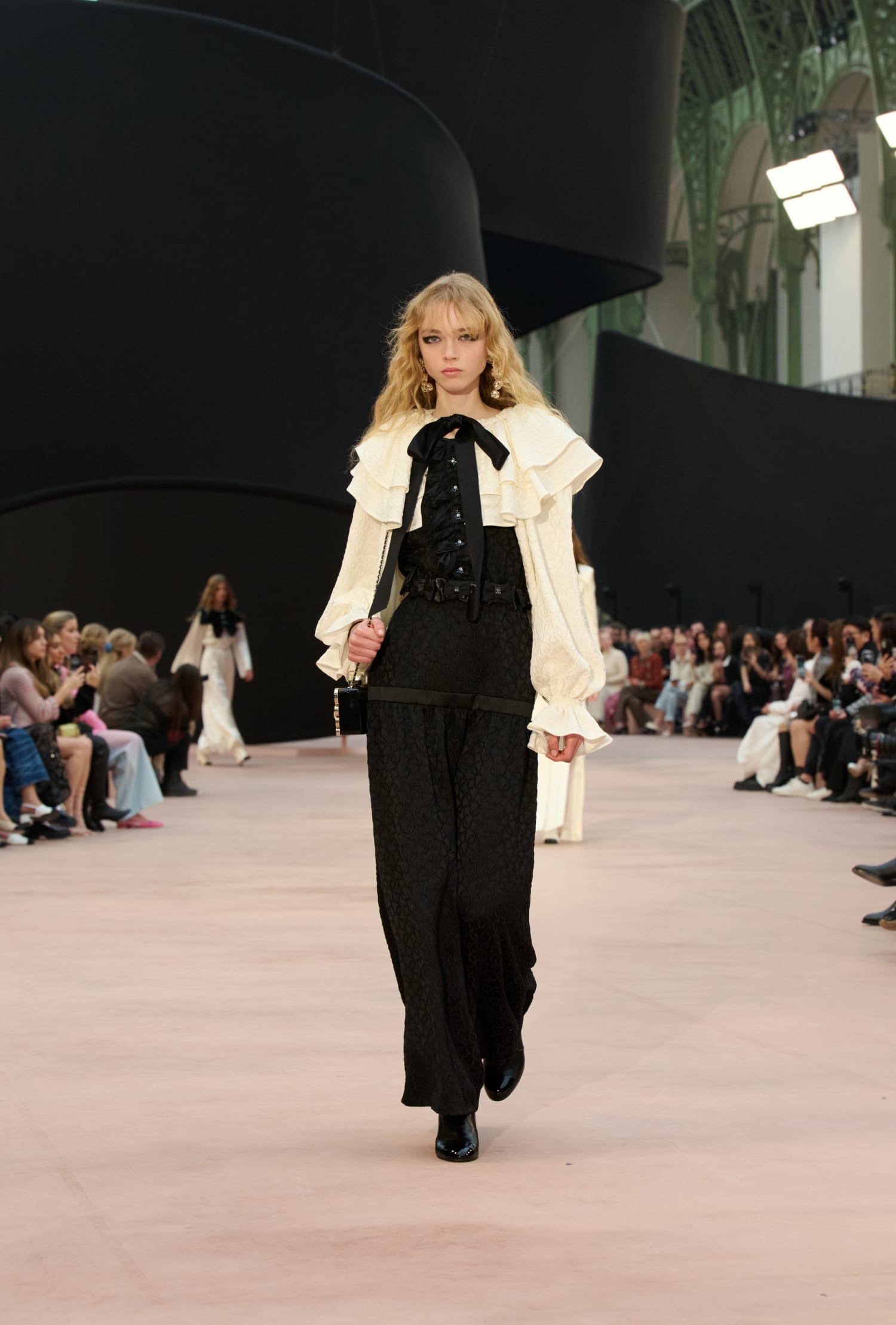 Chanel Plays up Proportion and Style DNA for FW25/26 Collection - V ...
