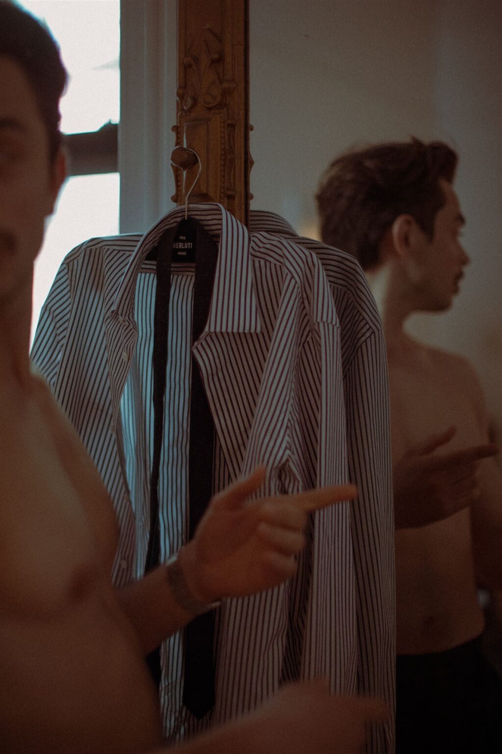 Getting Ready: Ben Ahlers Suits Up for the Gilded Age Season 3 Premiere ...