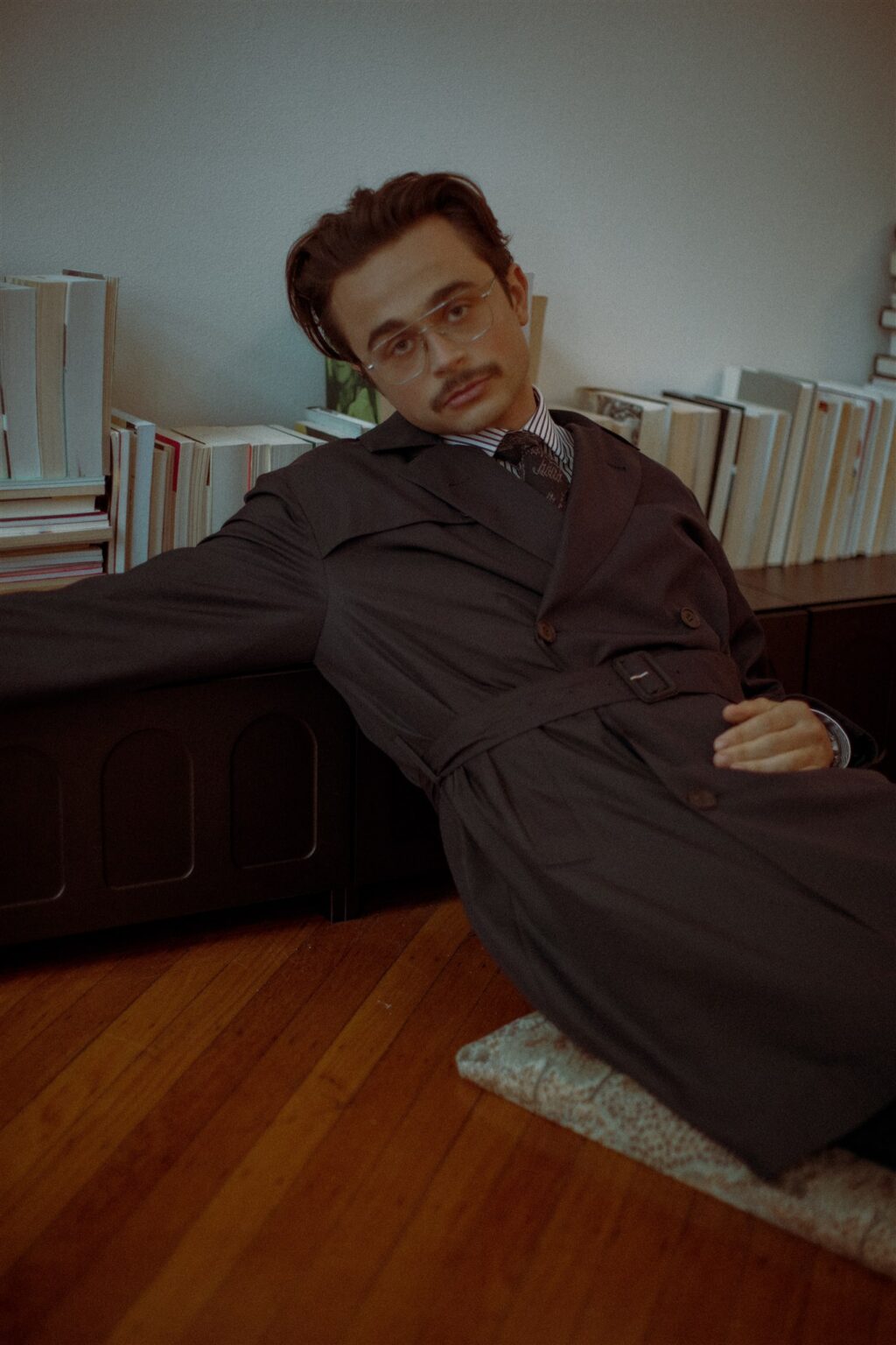 Getting Ready: Ben Ahlers Suits Up for the Gilded Age Season 3 Premiere ...