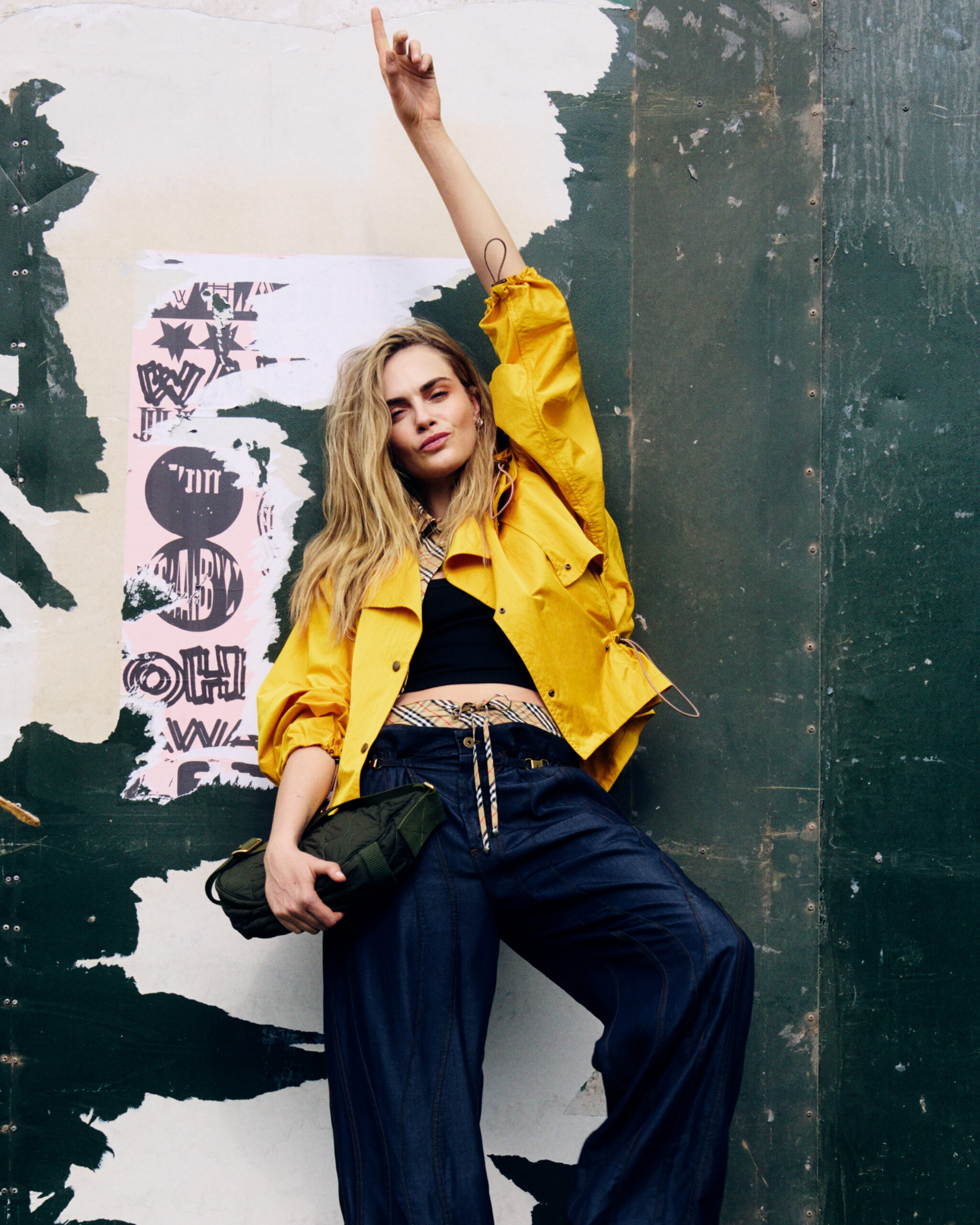 Burberry’s Latest Campaign Captures the Spirit of British Festivals - V ...
