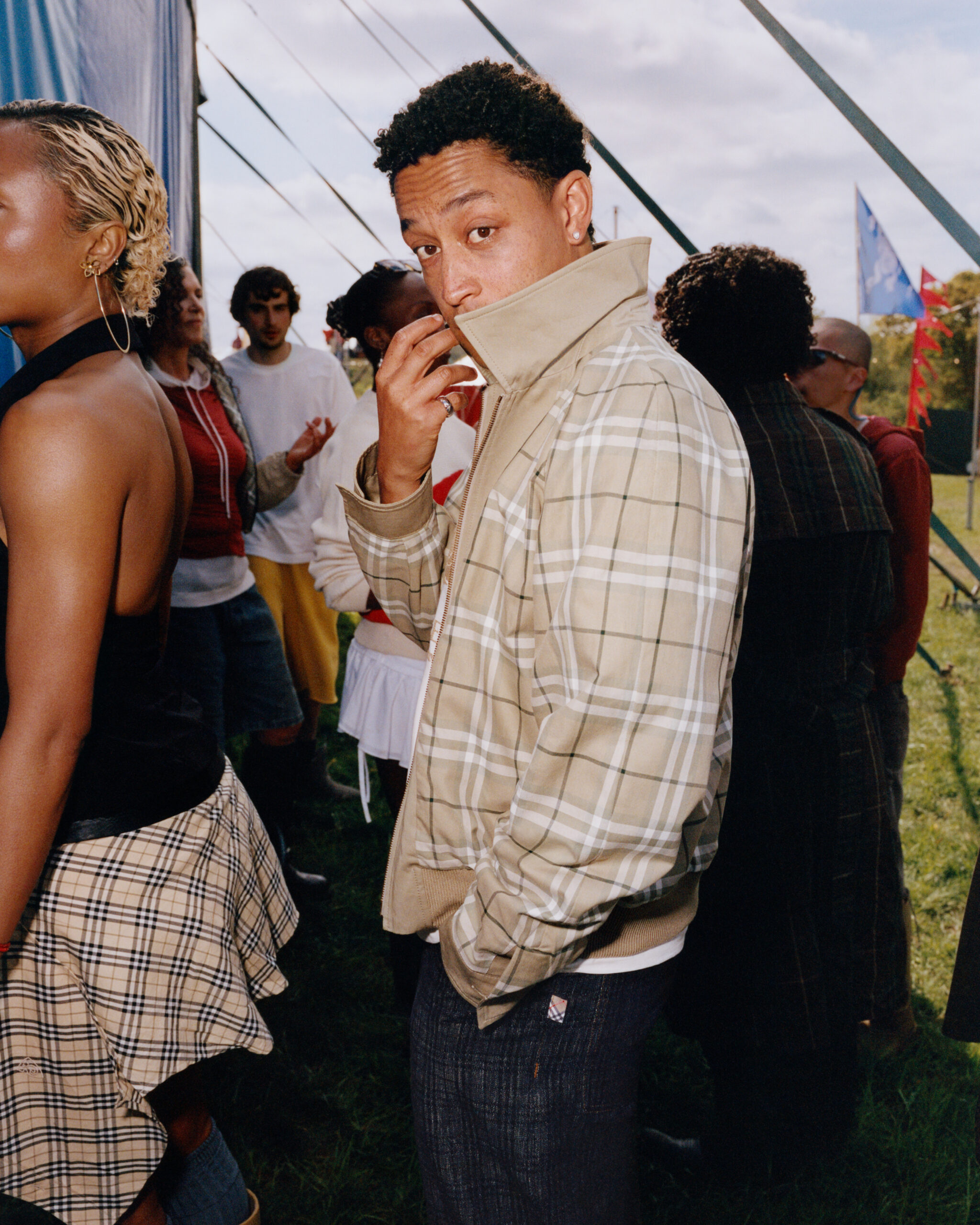 Burberry’s Latest Campaign Captures the Spirit of British Festivals - V ...