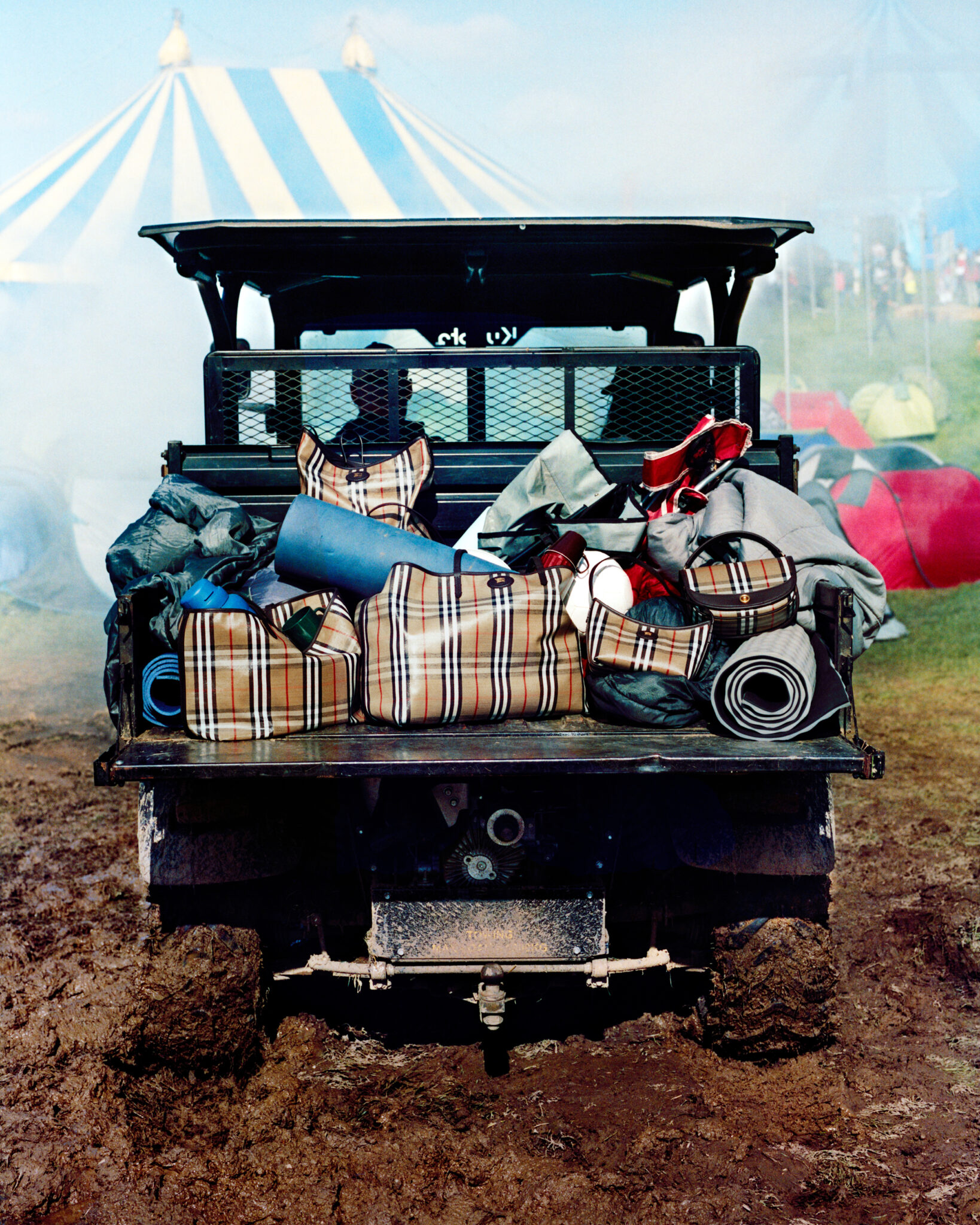 Burberry’s Latest Campaign Captures the Spirit of British Festivals - V ...